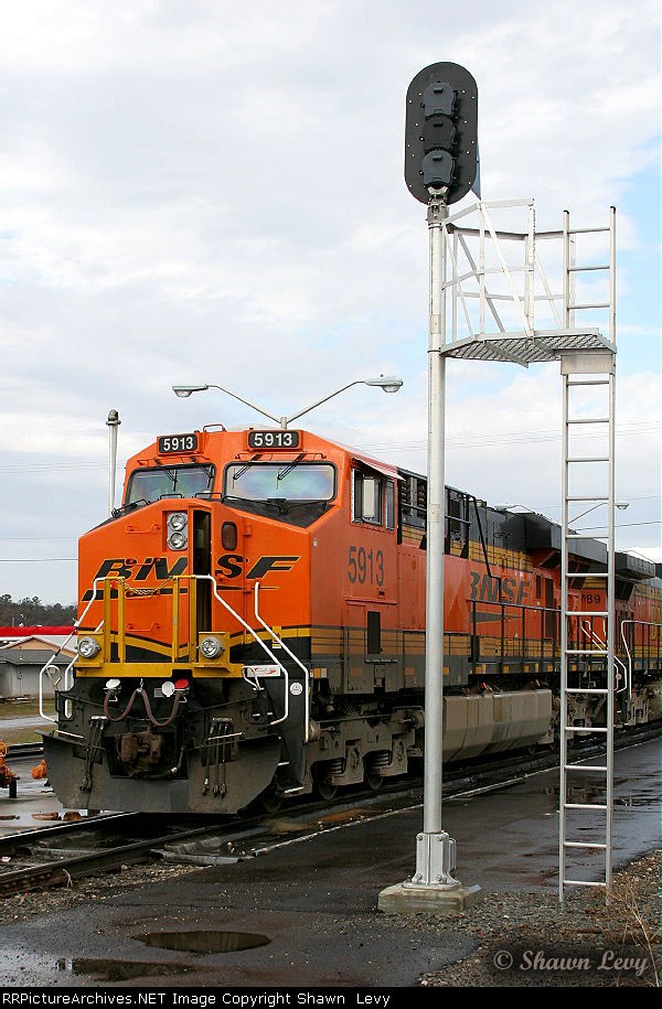 BNSF 5913